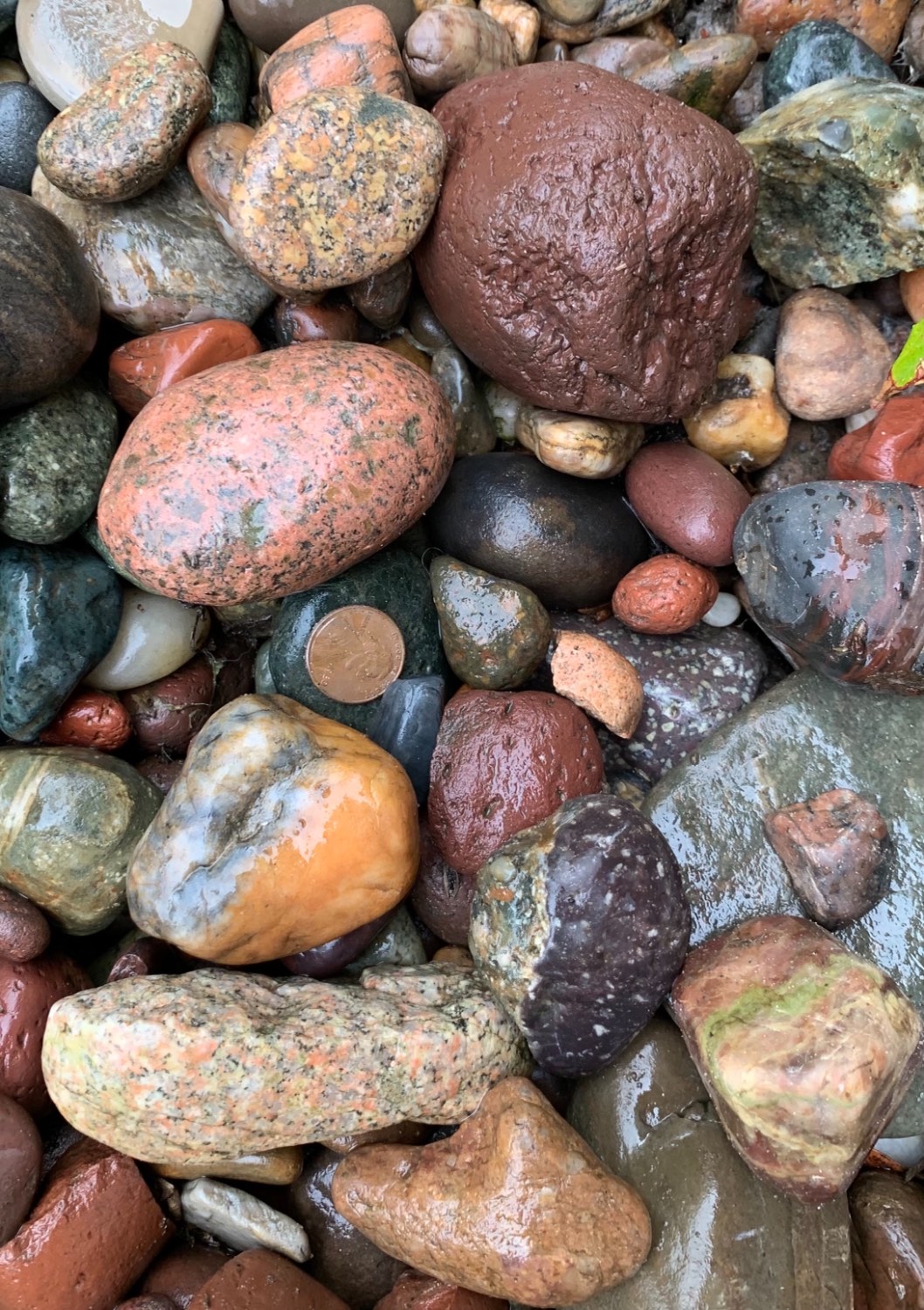 Solve Alaska River Rocks jigsaw puzzle online with 117 pieces