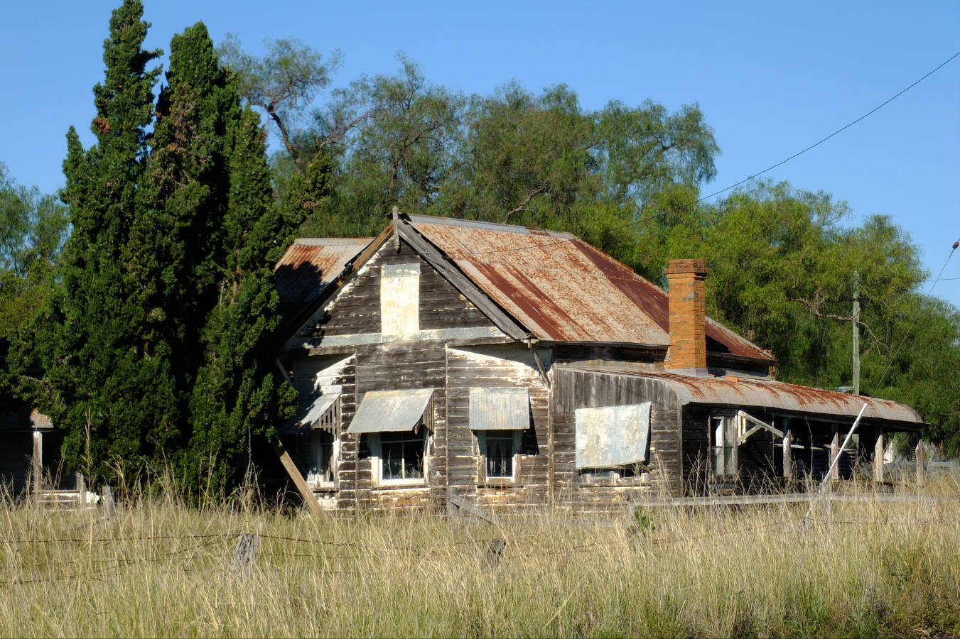 Solve Sad House jigsaw puzzle online with 126 pieces