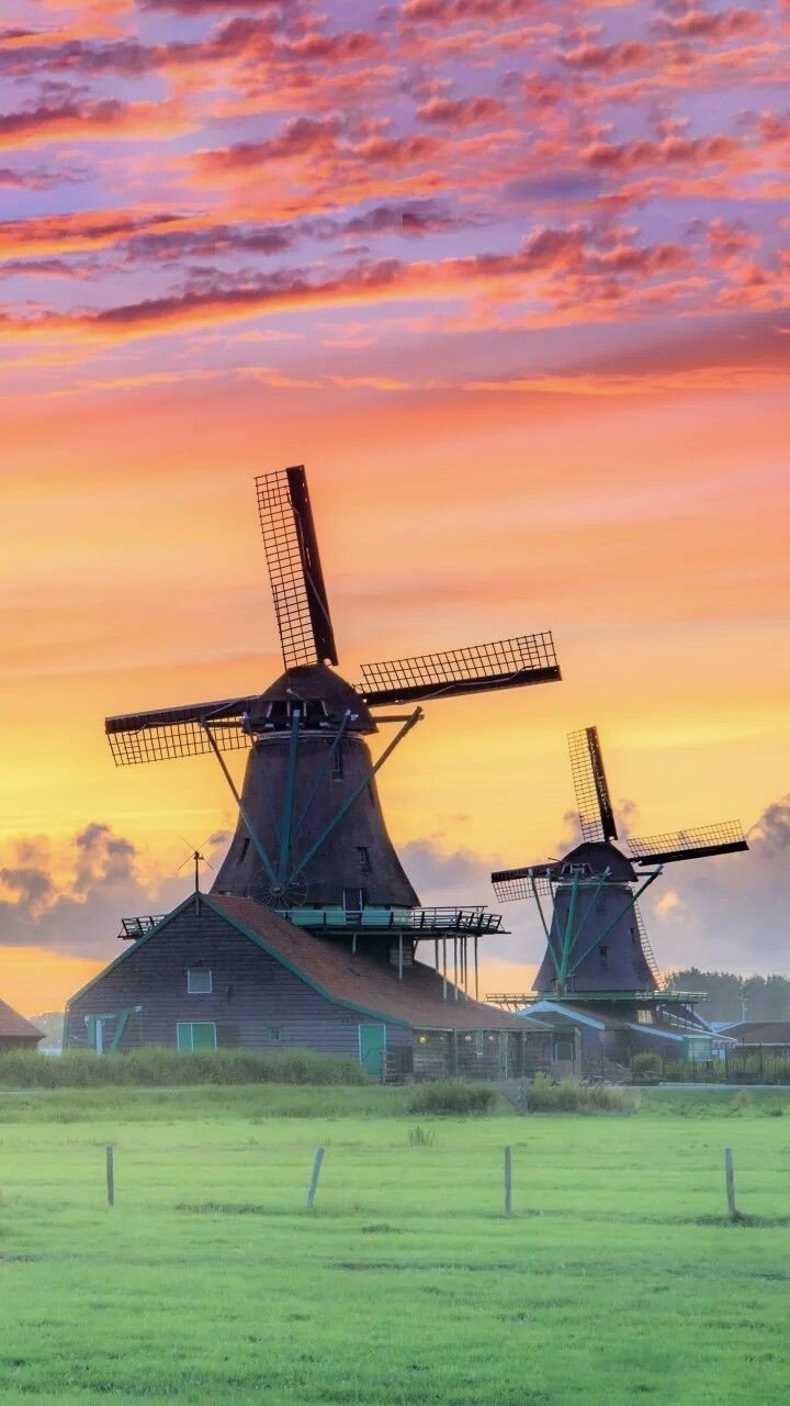 Solve The first Dutch windmill was built in 1221 jigsaw puzzle online ...