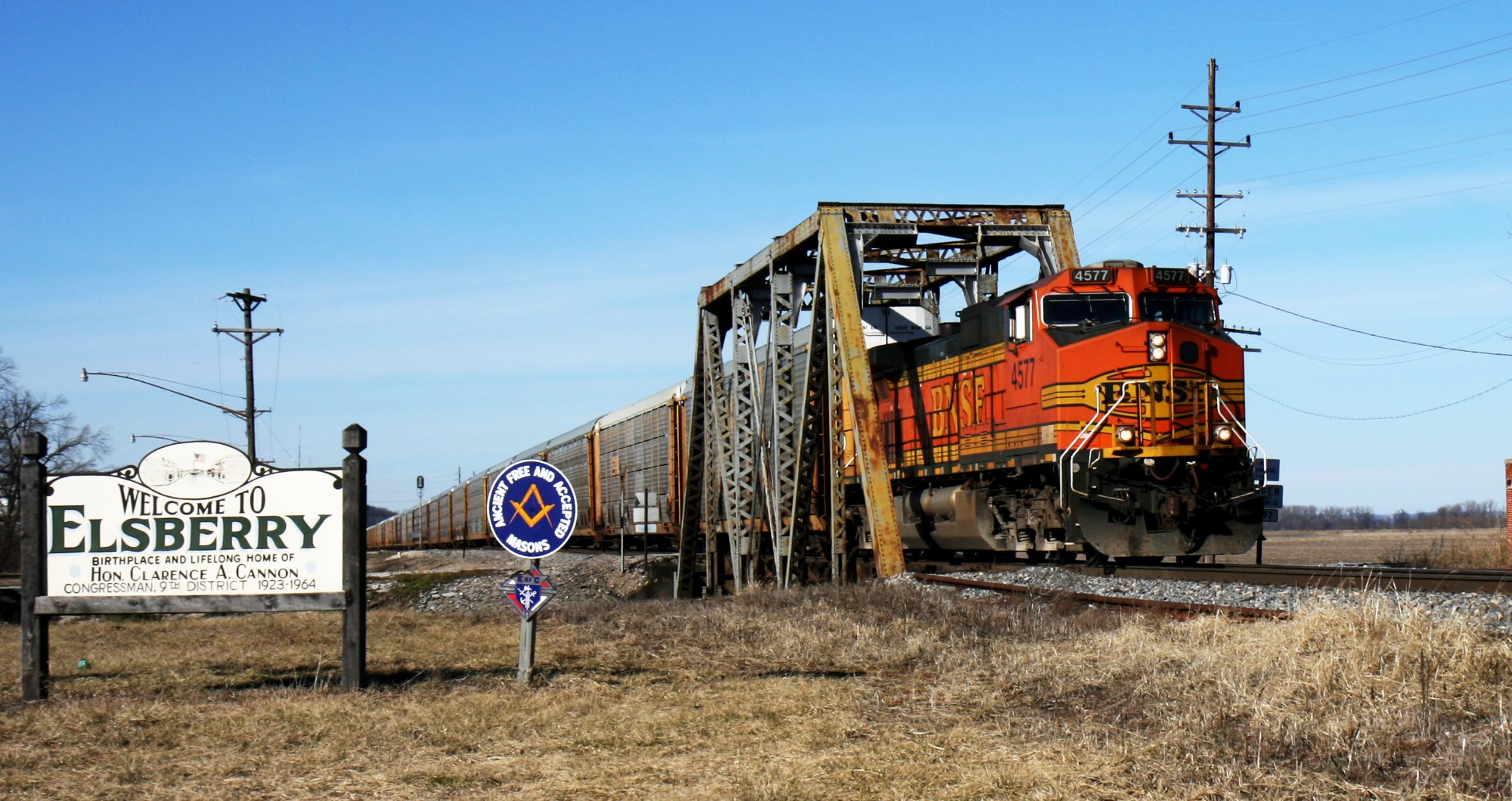 Solve The BNSF 4577 jigsaw puzzle online with 91 pieces