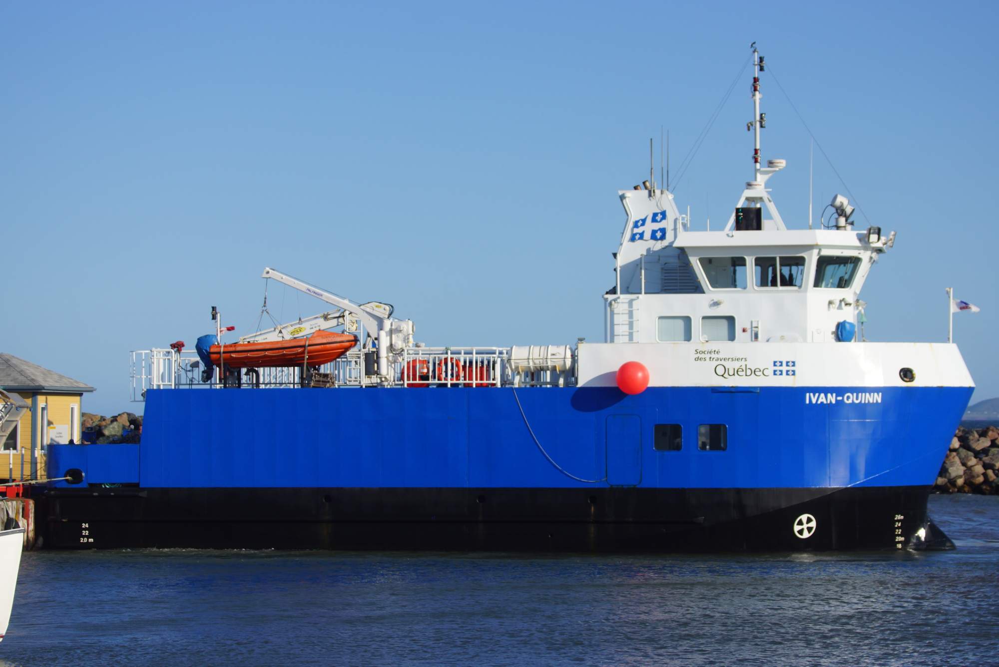 Solve Traversier Ivan Quinn = Ferry Ivan Quinn jigsaw puzzle online ...