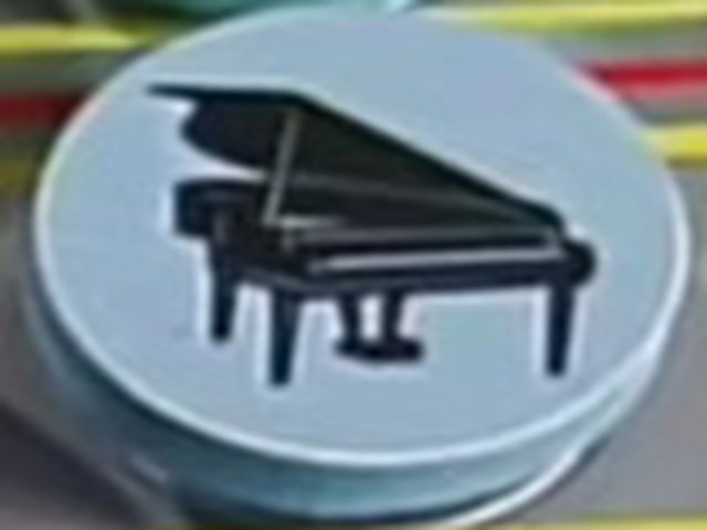 Solve piano push button jigsaw puzzle online with 12 pieces