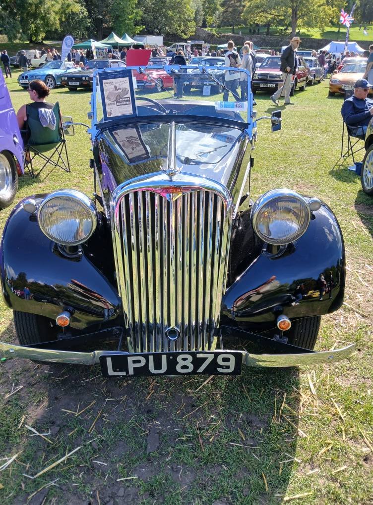 Solve SINGER Roadster jigsaw puzzle online with 192 pieces