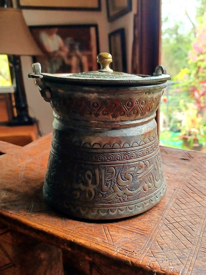 Solve Artifact in painting - a Goat-milking Pail - see it's duplicate ...