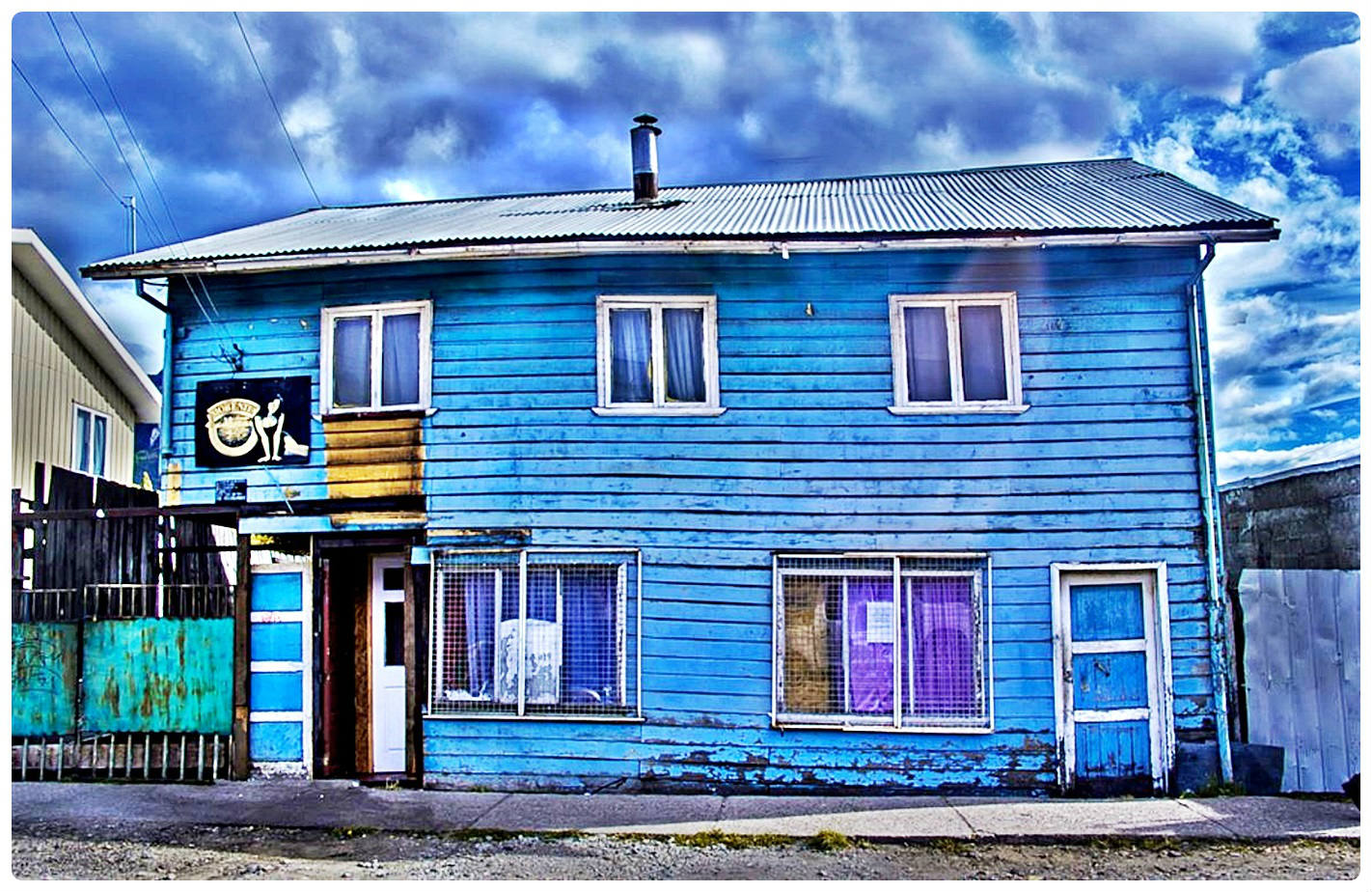 Solve Sagging Blue House jigsaw puzzle online with 294 pieces