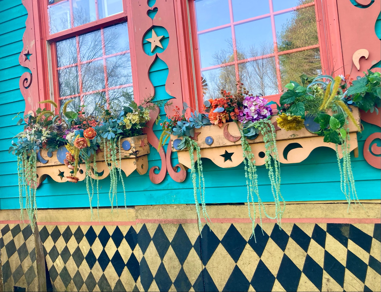 Solve Ricky’s house jigsaw puzzle online with 300 pieces