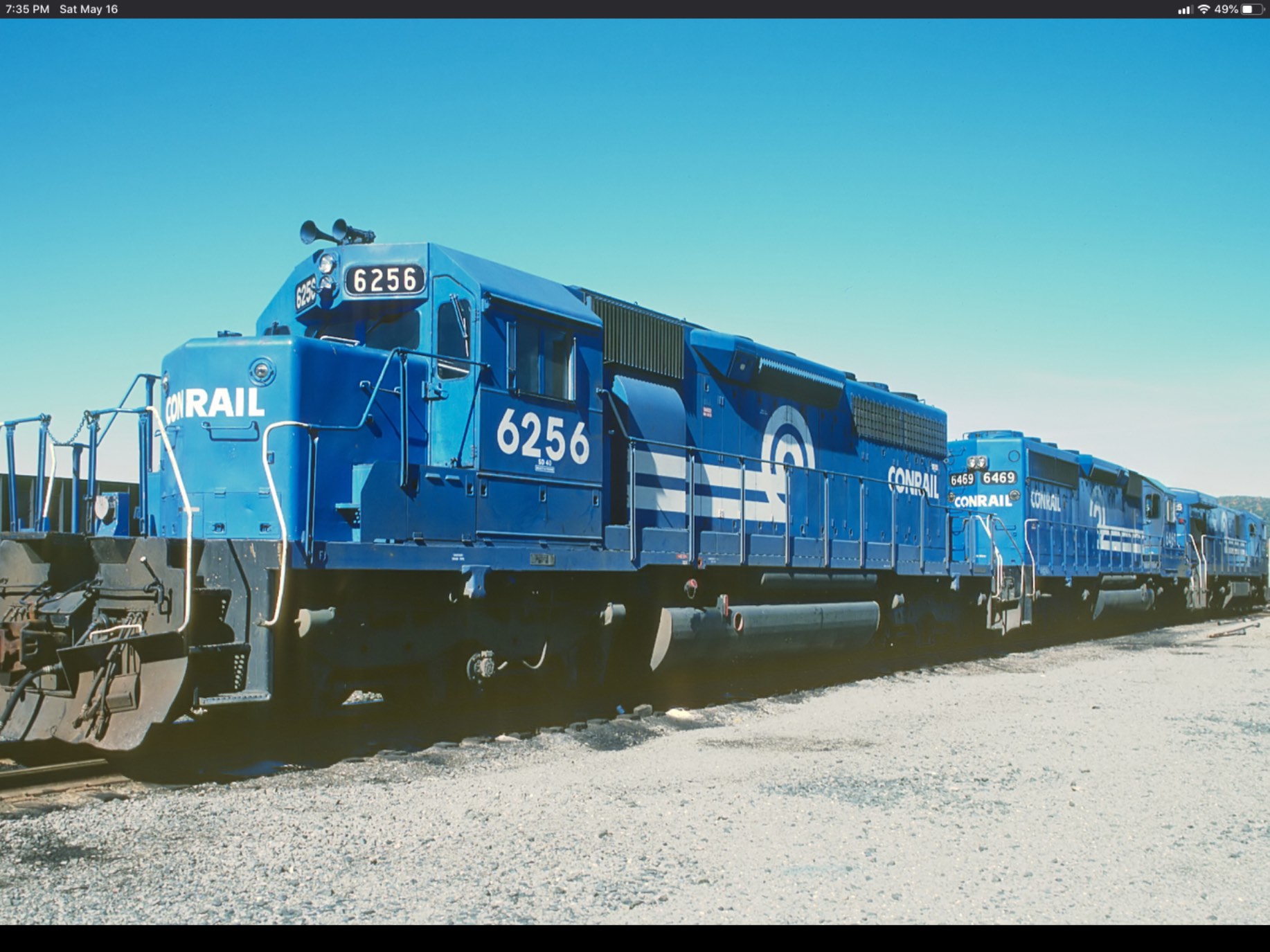 Solve Conrail Locos jigsaw puzzle online with 165 pieces
