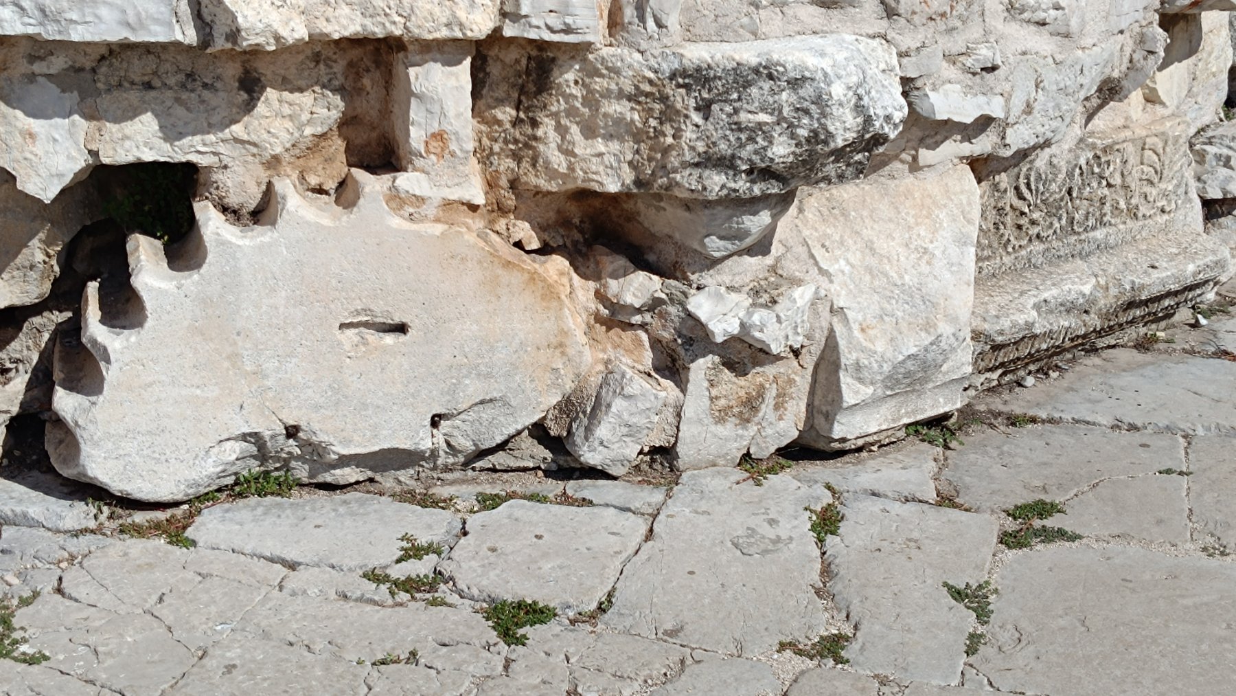 Solve Zadar: Crkva svetog Donata (Fragmente des ehemaligen Forum ...