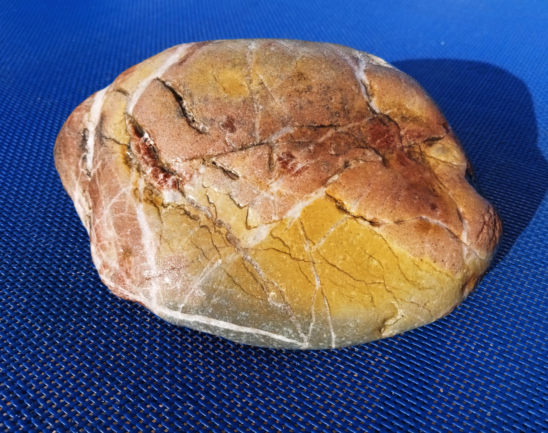 Solve Rainbow stone jigsaw puzzle online with 80 pieces