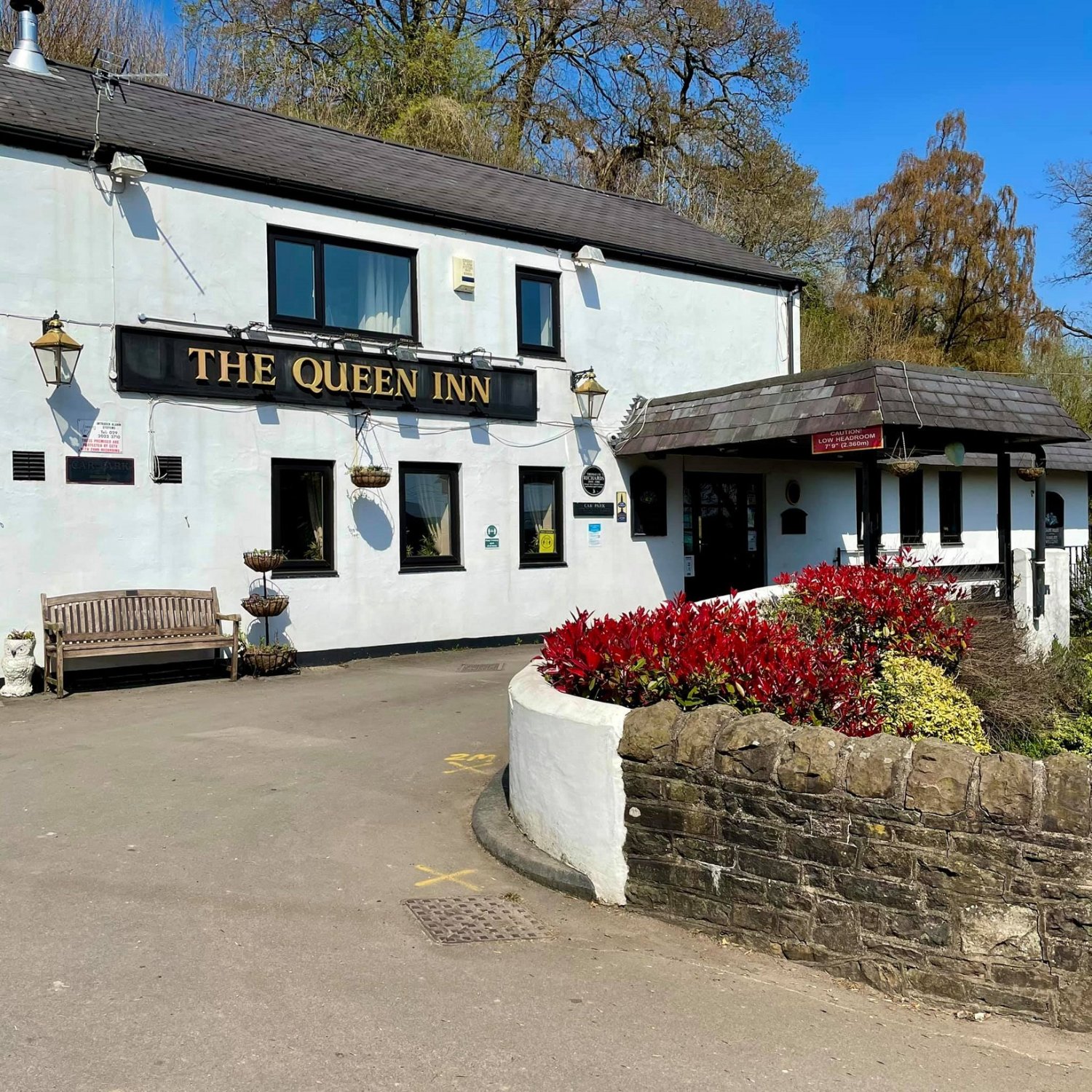 Solve cwmbran jigsaw puzzle online with 441 pieces