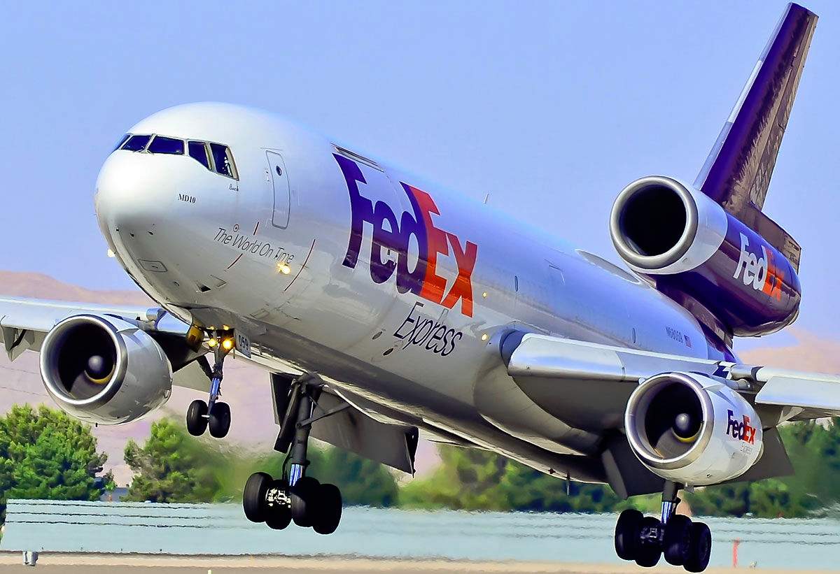 Solve FedEx MD10-10F jigsaw puzzle online with 117 pieces