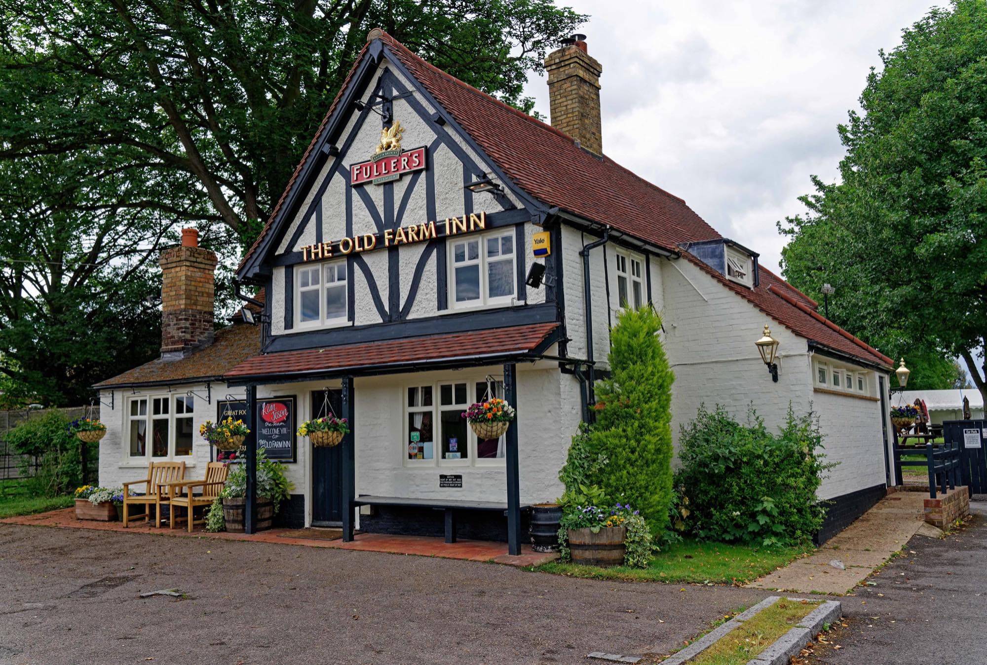 Solve Old Farm Inn. Totternhoe. Bedfordshire. UK. jigsaw puzzle online ...