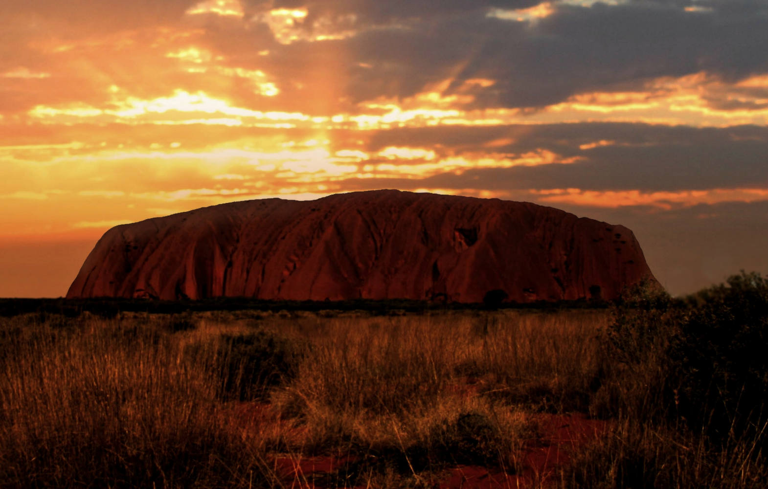 Solve Uluru jigsaw puzzle online with 160 pieces