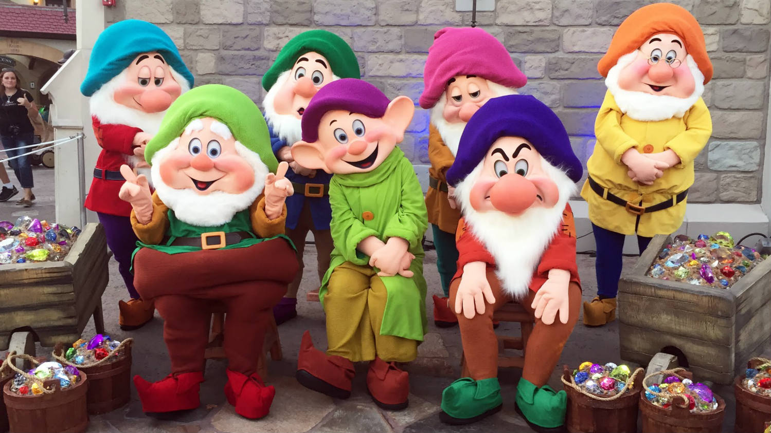 Solve 7 Dwarfs jigsaw puzzle online with 120 pieces