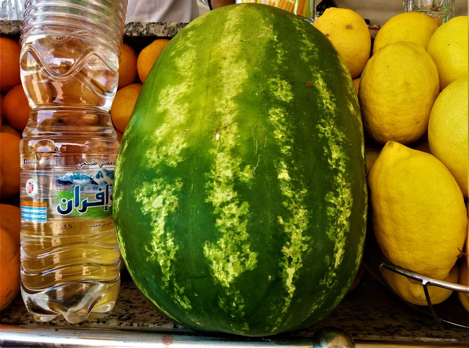 Solve The Juice Bar jigsaw puzzle online with 88 pieces