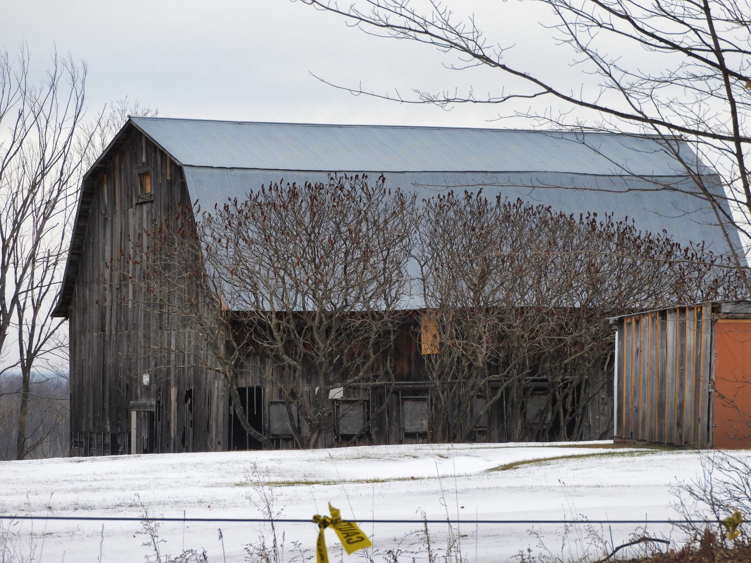 Solve Old barn 4 jigsaw puzzle online with 20 pieces