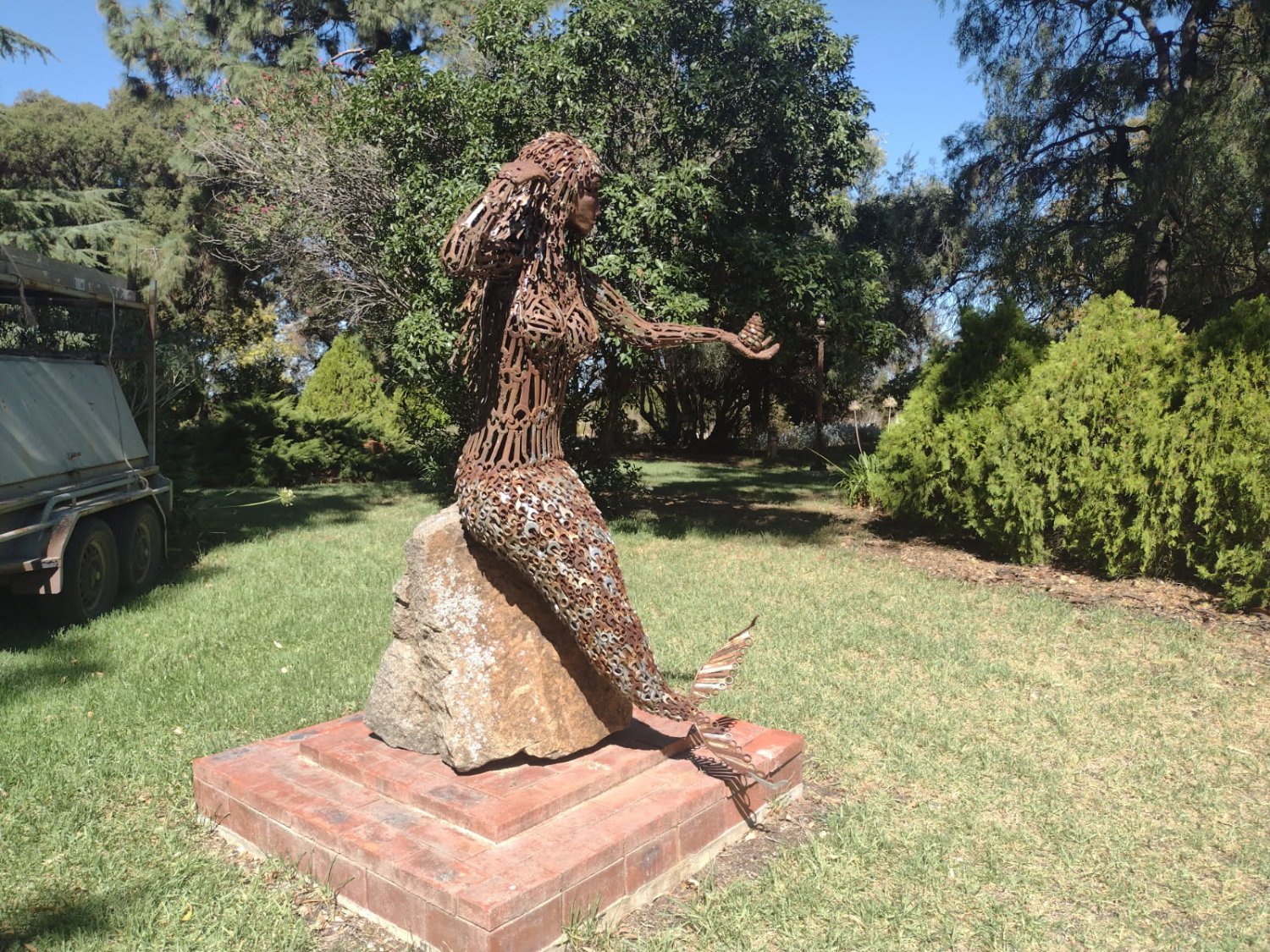 Solve Spanner Man Park (3) jigsaw puzzle online with 12 pieces