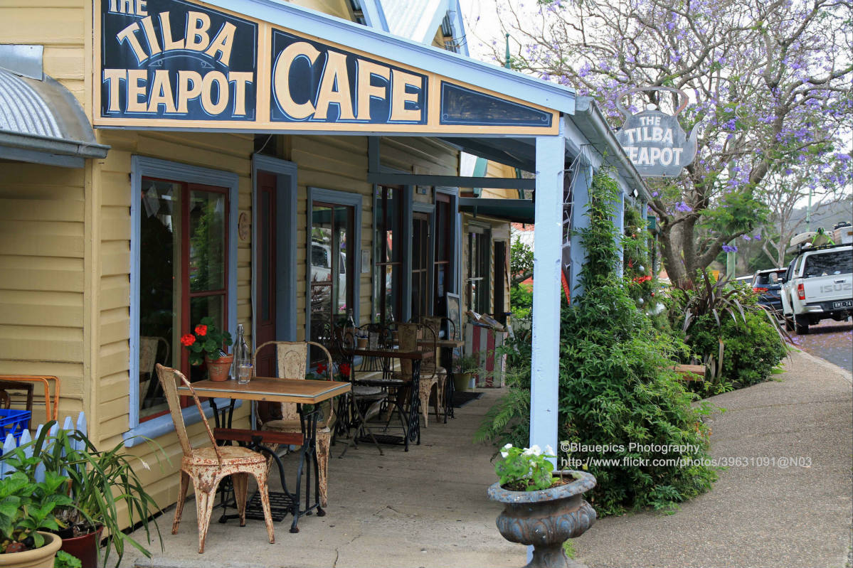 Solve The Tilba Teapot Cafe jigsaw puzzle online with 40 pieces