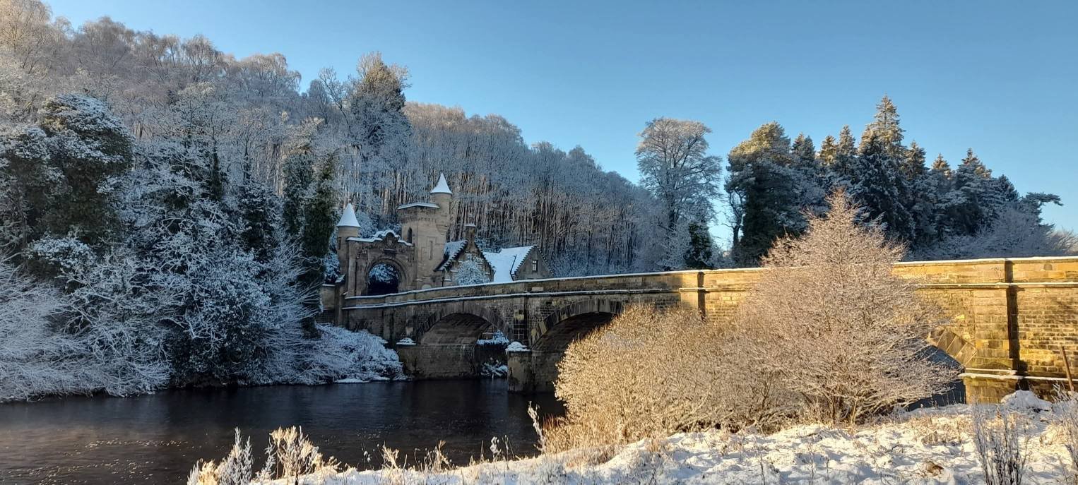 Jigsaw Puzzle | 78 pieces | Frosty Mauldslie Bridge & Gatehouse ...