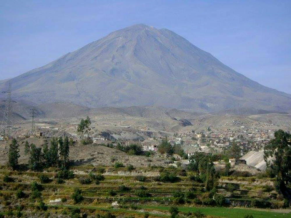 Solve El Misti Arequipa-Perú jigsaw puzzle online with 88 pieces