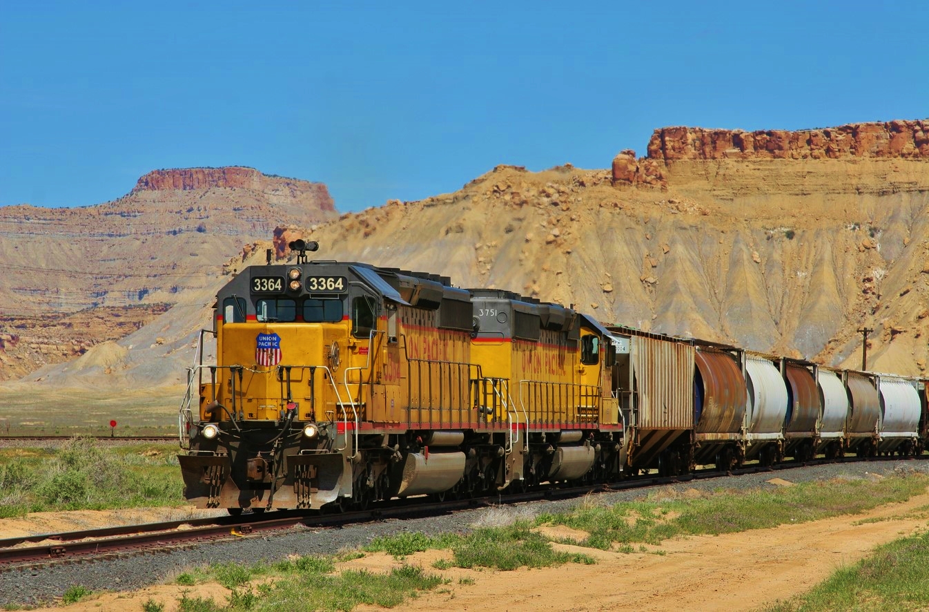 Solve UP 3364 and 3751 Moab Utah jigsaw puzzle online with 150 pieces