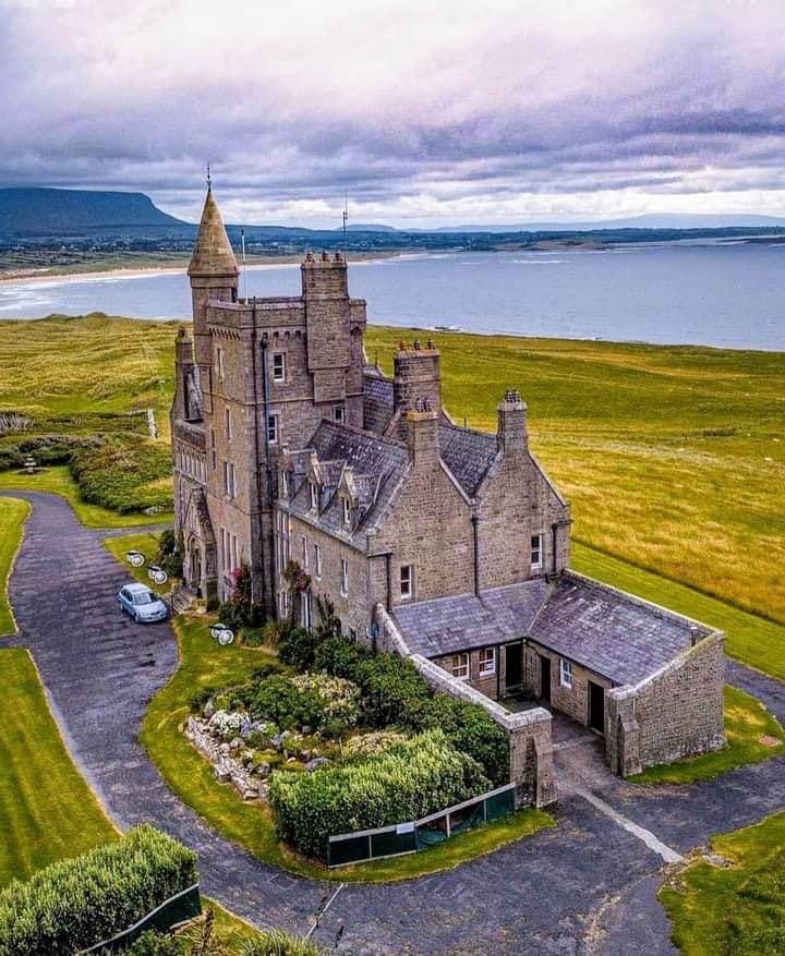 Solve Classiebawn Castle, Mullaghmore peninsula, Ireland jigsaw puzzle ...