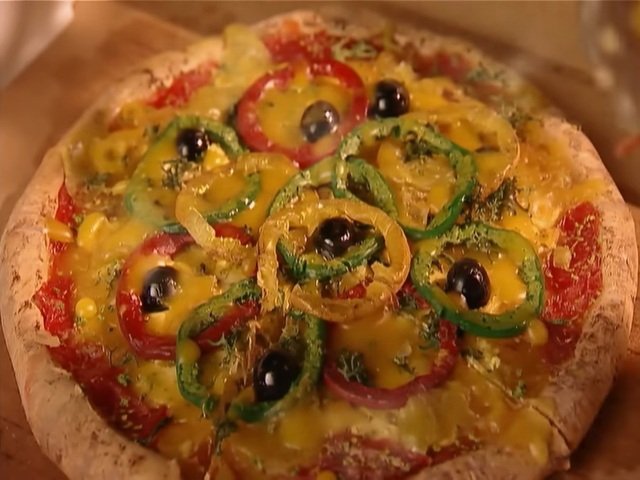 Solve pizza jigsaw puzzle online with 12 pieces