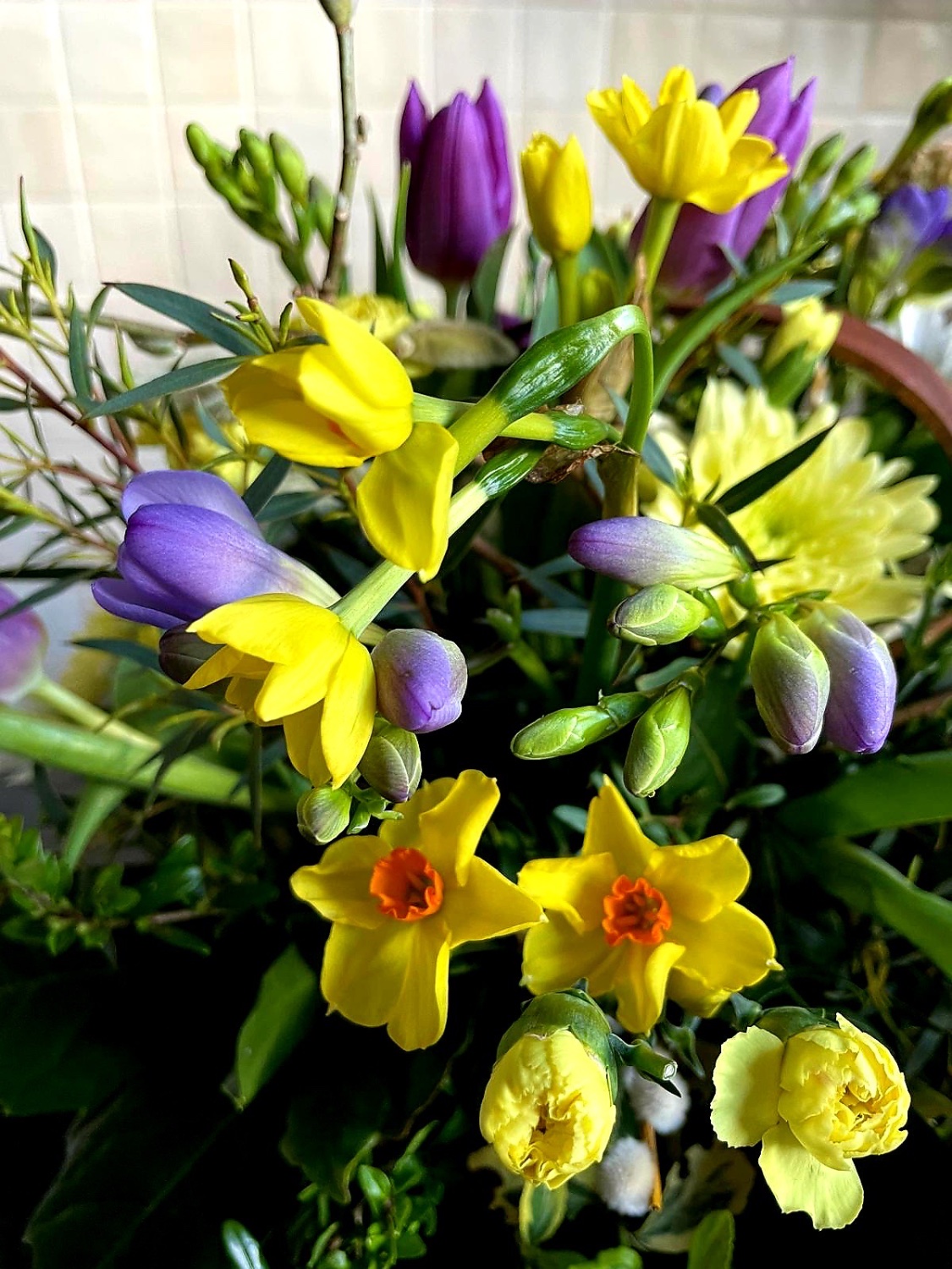 Solve Assorted Spring Flowers jigsaw puzzle online with 48 pieces