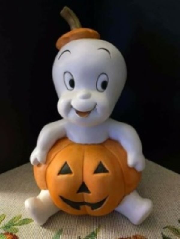 Solve Casper the Friendly Ghost jigsaw puzzle online with 63 pieces