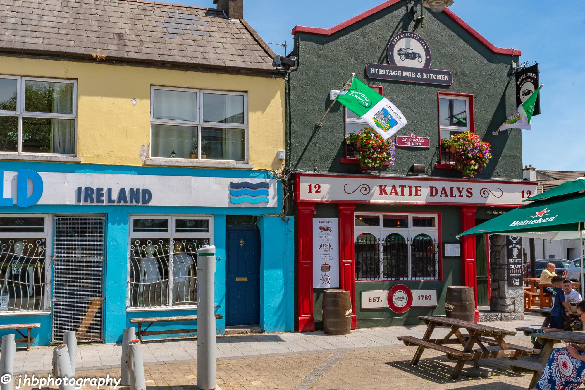 Solve Limerick, Ireland jigsaw puzzle online with 600 pieces