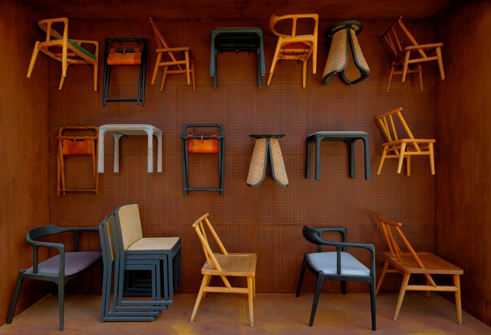 Solve Chairs. . jigsaw puzzle online with 40 pieces