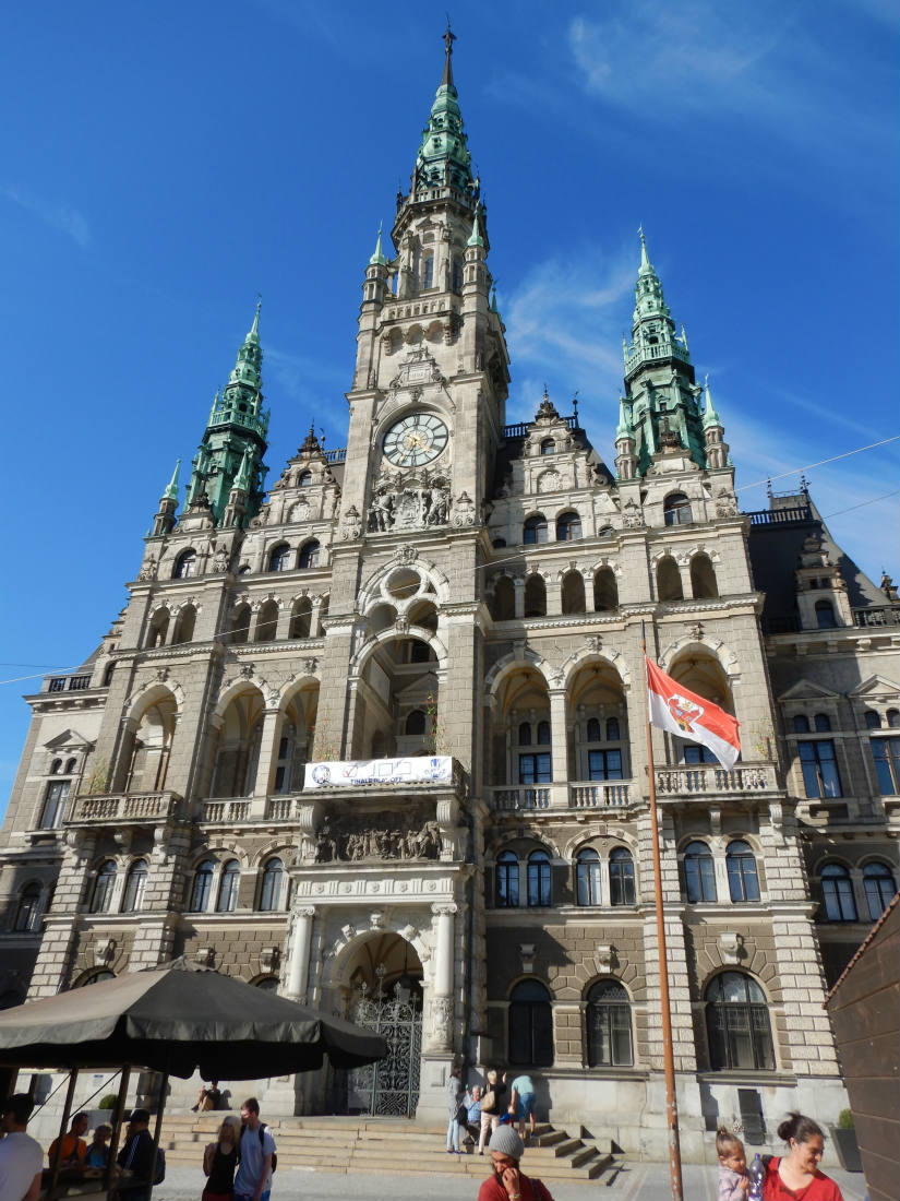 Solve Liberec, radnice (Česká republika) jigsaw puzzle online with 88 ...