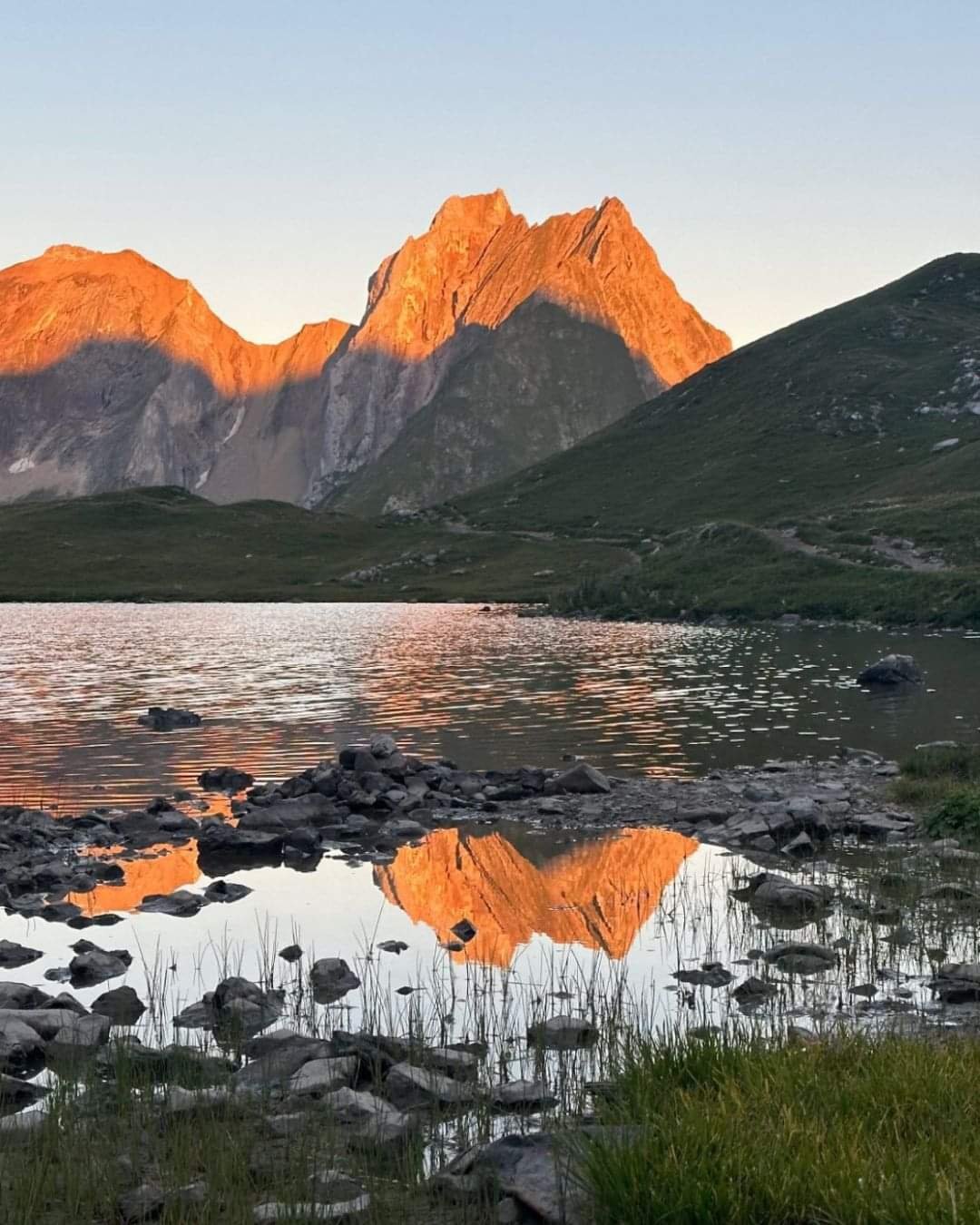 Solve reflection jigsaw puzzle online with 285 pieces