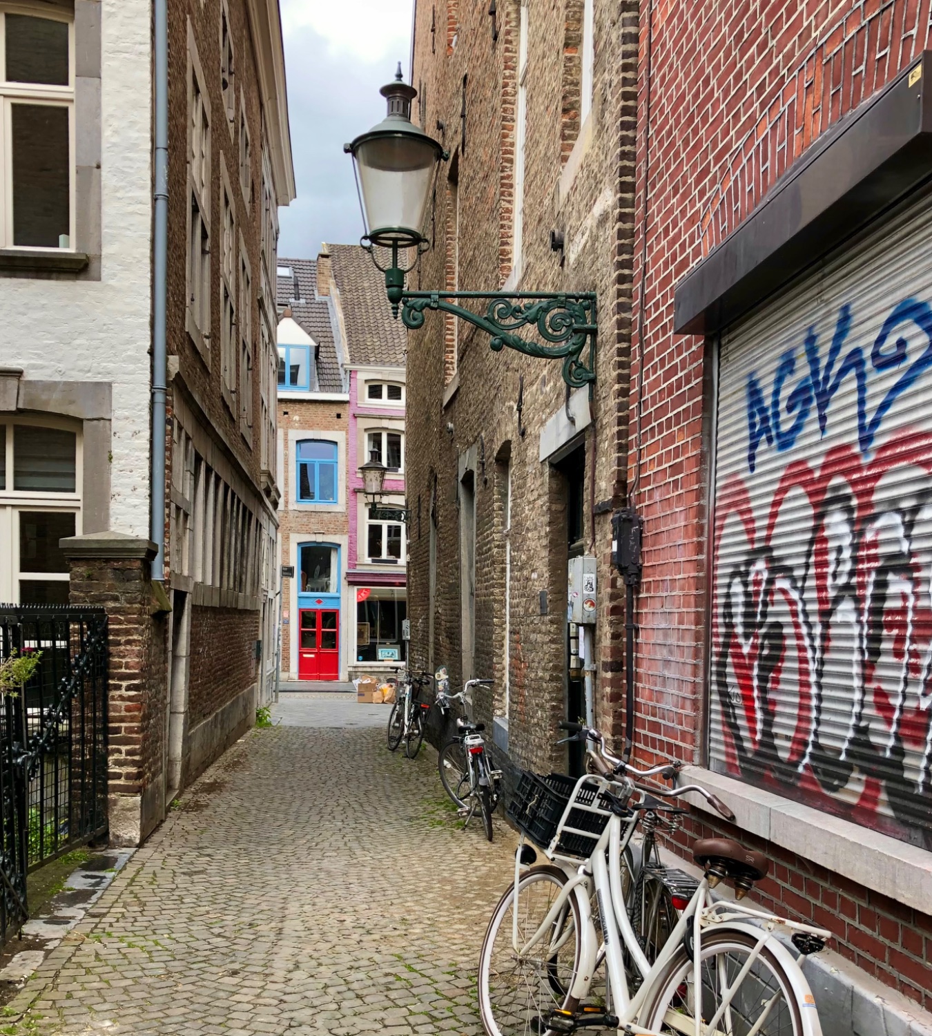 Solve Maastricht, Limburg jigsaw puzzle online with 72 pieces