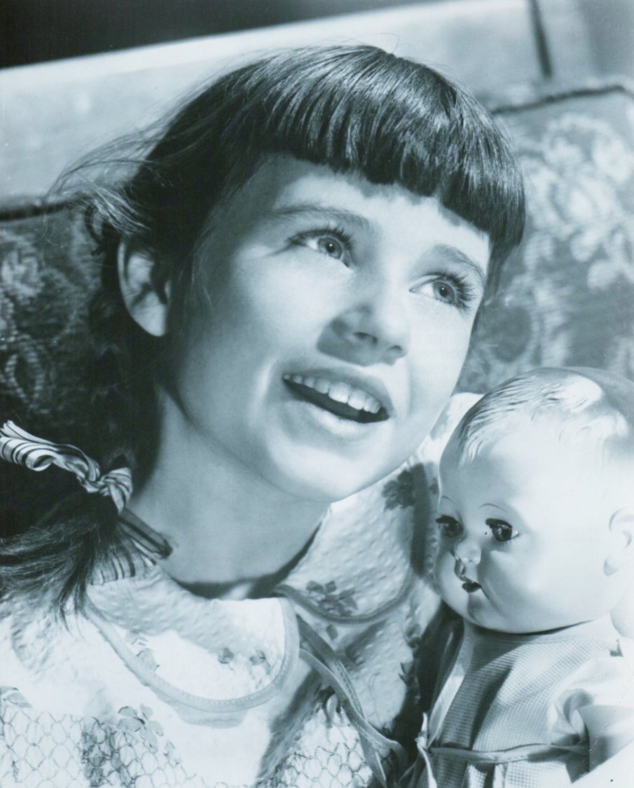 Solve GUESS WHO... jigsaw puzzle online with 20 pieces