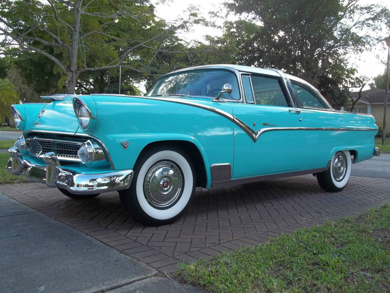 Solve 1955-ford-crown-victoria-restored-not-chevy-3 jigsaw puzzle ...