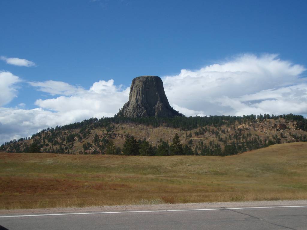 Solve devil's tower jigsaw puzzle online with 300 pieces