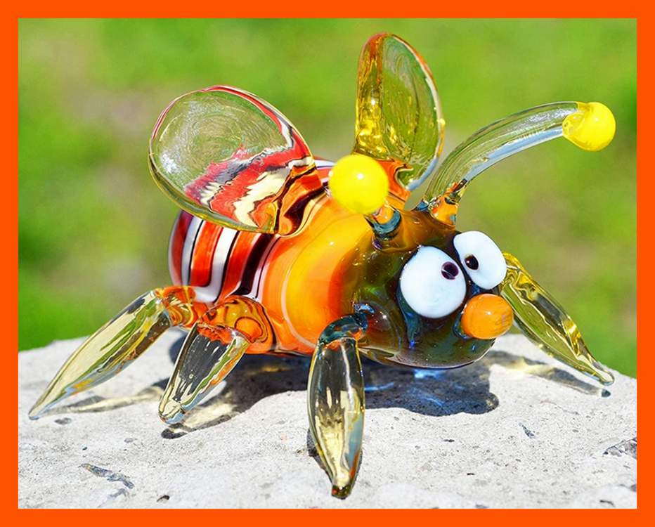 Solve Too cute to swat! jigsaw puzzle online with 12 pieces