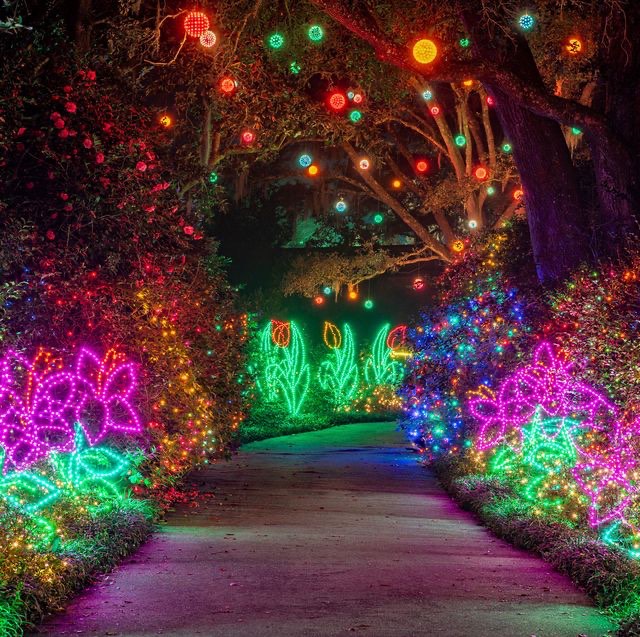 Solve Christmas jigsaw puzzle online with 25 pieces