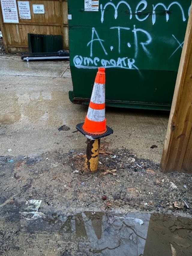Solve Orange cone (b) jigsaw puzzle online with 20 pieces