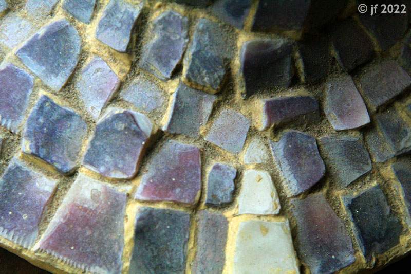 Solve part of a clamshell mosaic jigsaw puzzle online with 35 pieces