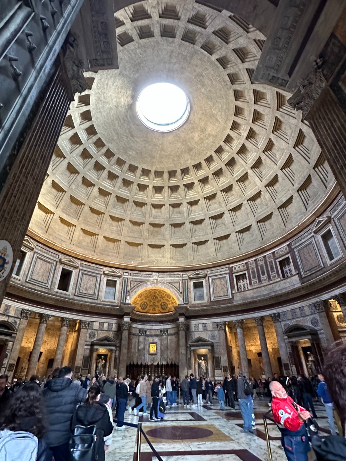 Solve In the Pantheon jigsaw puzzle online with 63 pieces