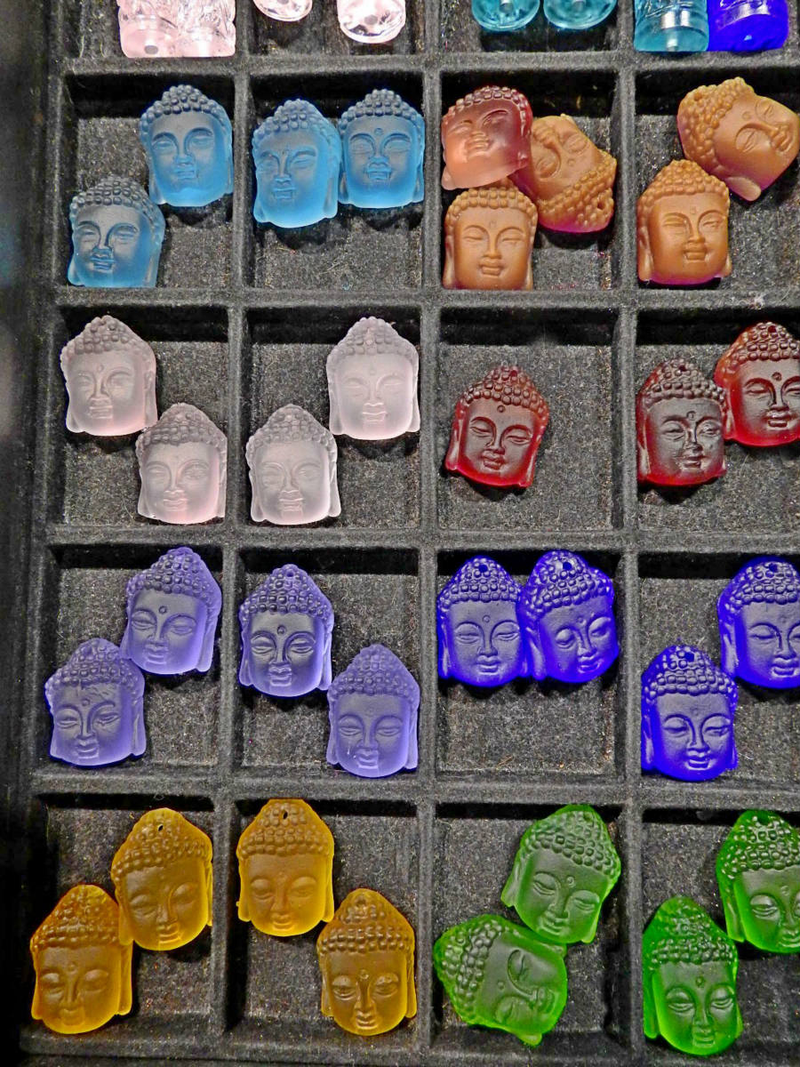 Solve Gem show amulets jigsaw puzzle online with 108 pieces