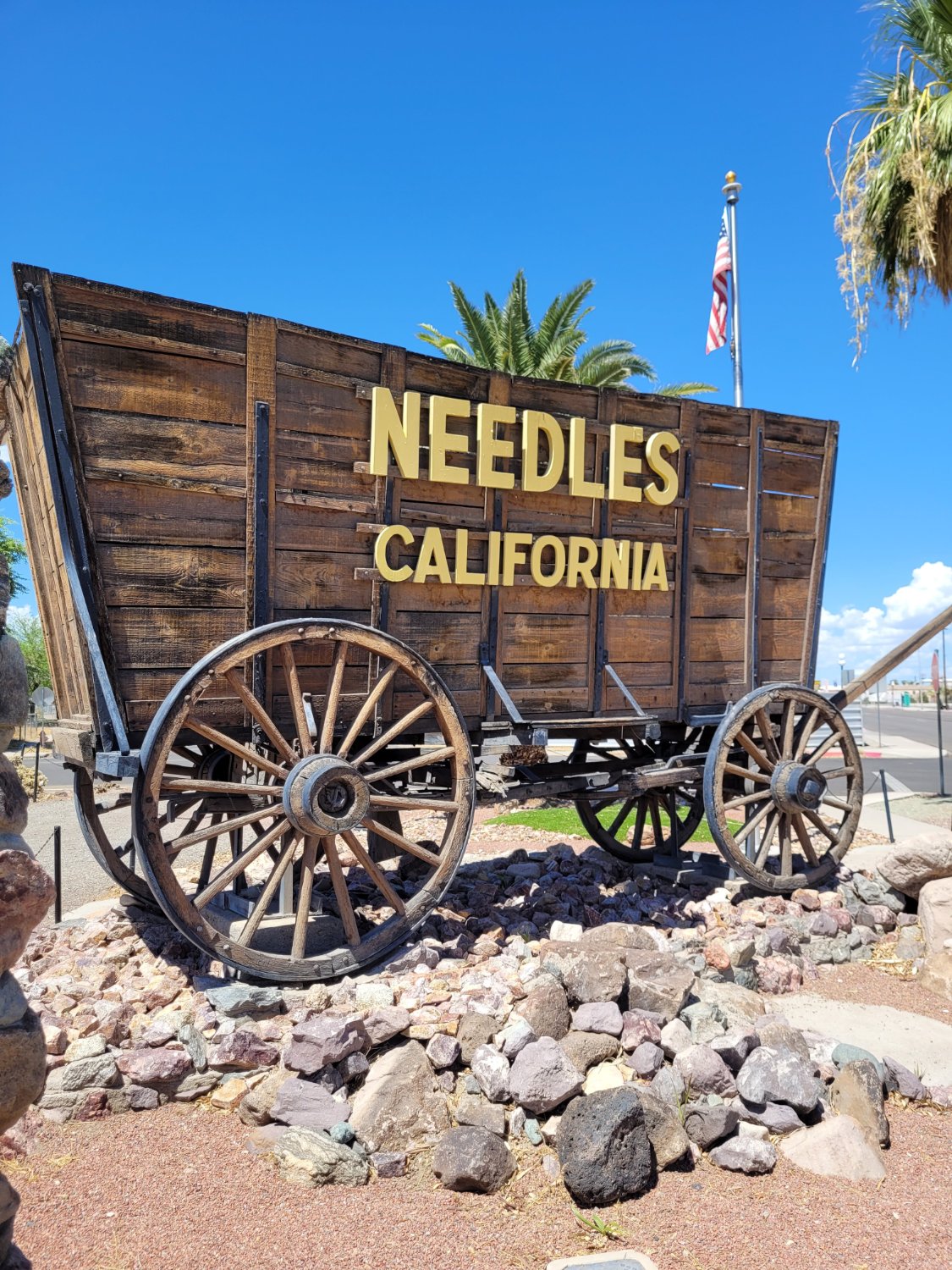 Solve Needles , California jigsaw puzzle online with 594 pieces