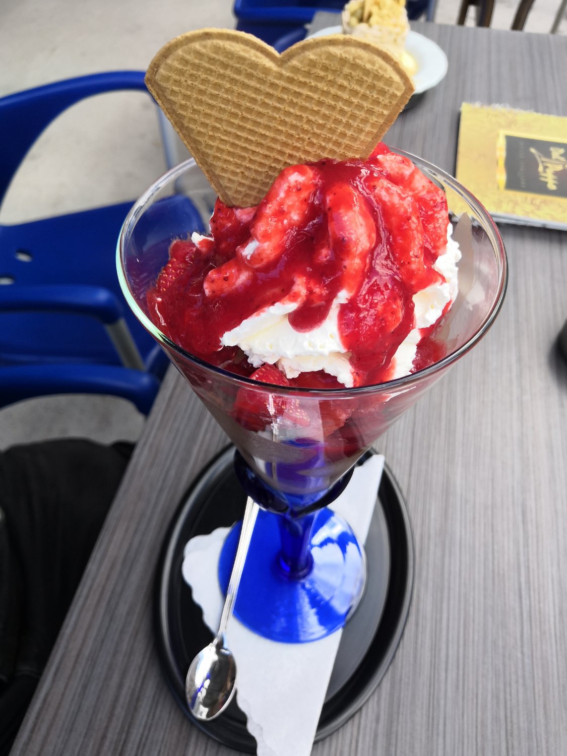 Solve Eis-Runde 15 jigsaw puzzle online with 108 pieces