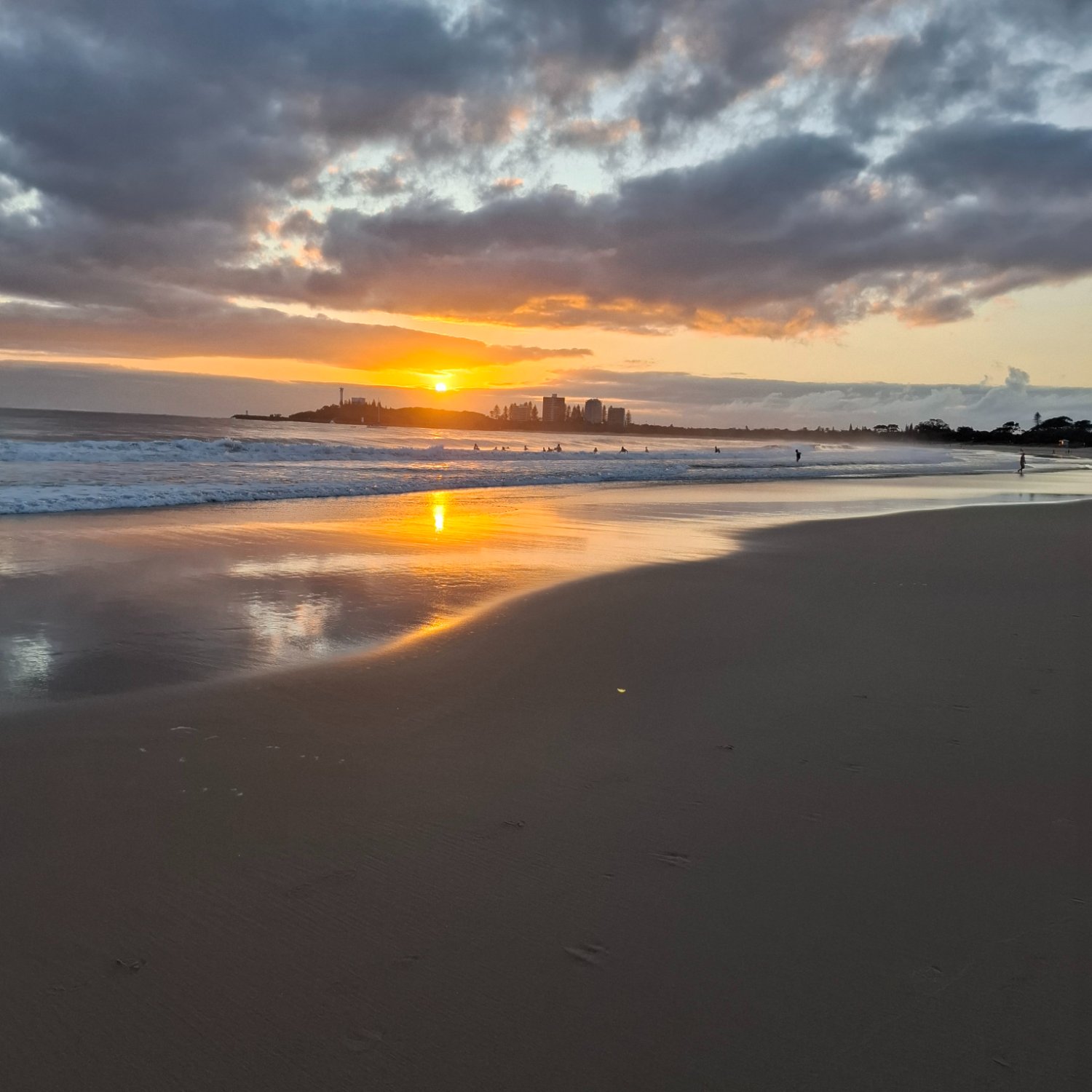 Solve Good morning Mooloolaba jigsaw puzzle online with 64 pieces