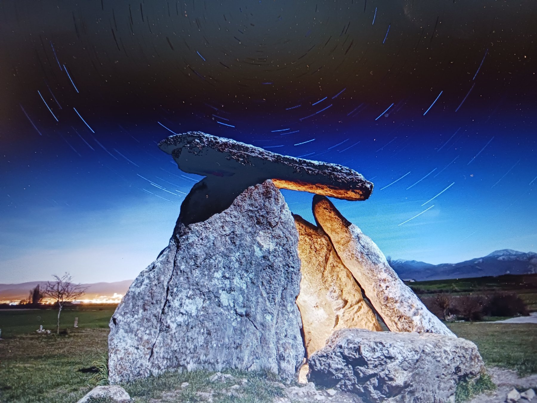 Solve Interesting rocks jigsaw puzzle online with 63 pieces