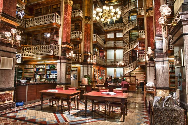 Solve Iowa Legislature Law Library jigsaw puzzle online with 70 pieces