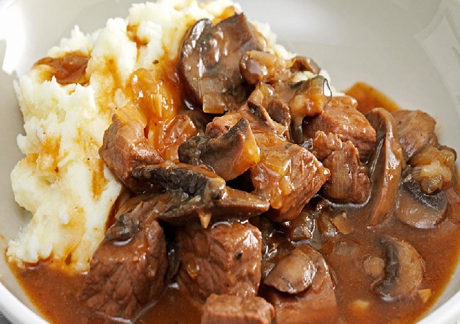 Jigsaw Puzzle | Beef and mushroom stew | 12 pieces | Jigidi