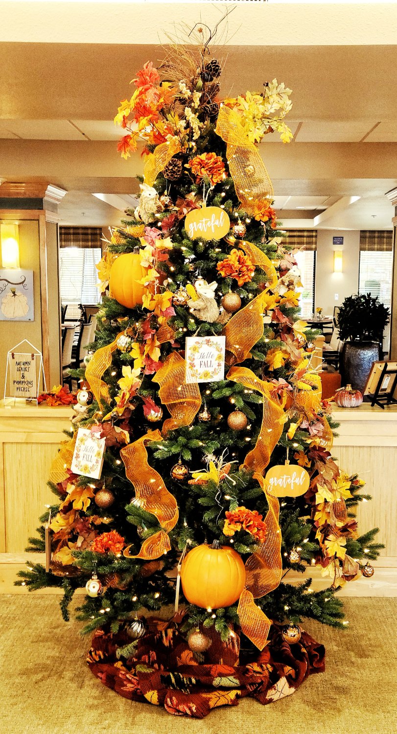 Solve Decorated Tree Celebrating Autumn jigsaw puzzle online with 72 pieces